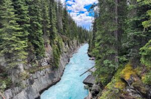 A Quick Guide To Numa Falls, British Columbia - Optimistic Travelers